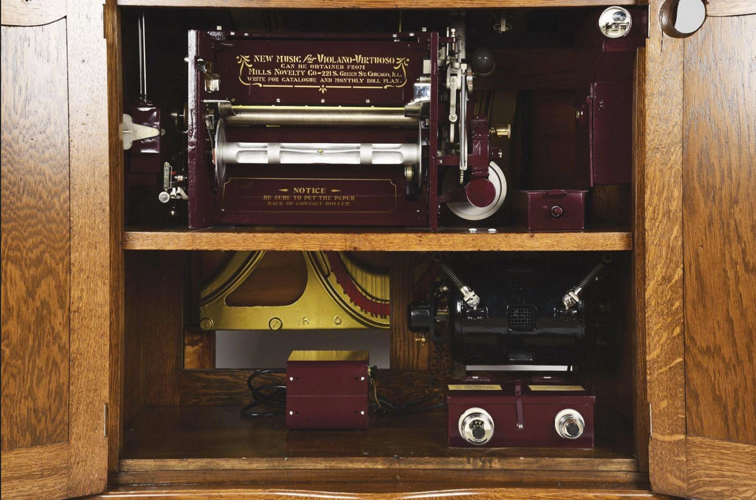 Rare Oak Bow-Front Mills Violano | AntiqueCarousels.com