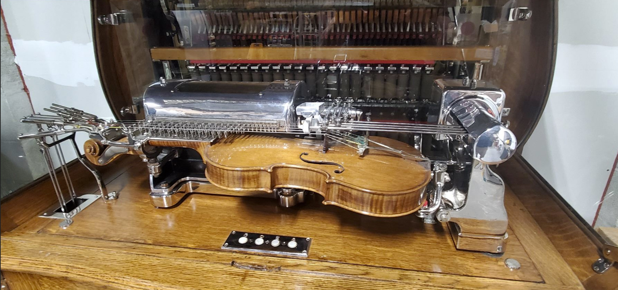 Rare Oak Bow-Front Mills Violano | AntiqueCarousels.com